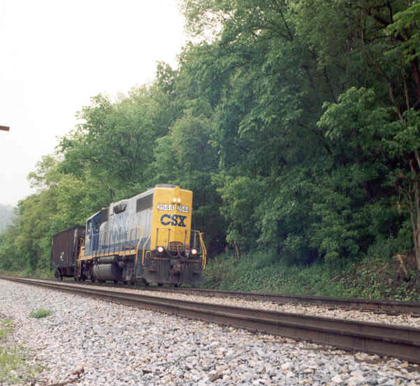 CSX 2544 running long hood forward